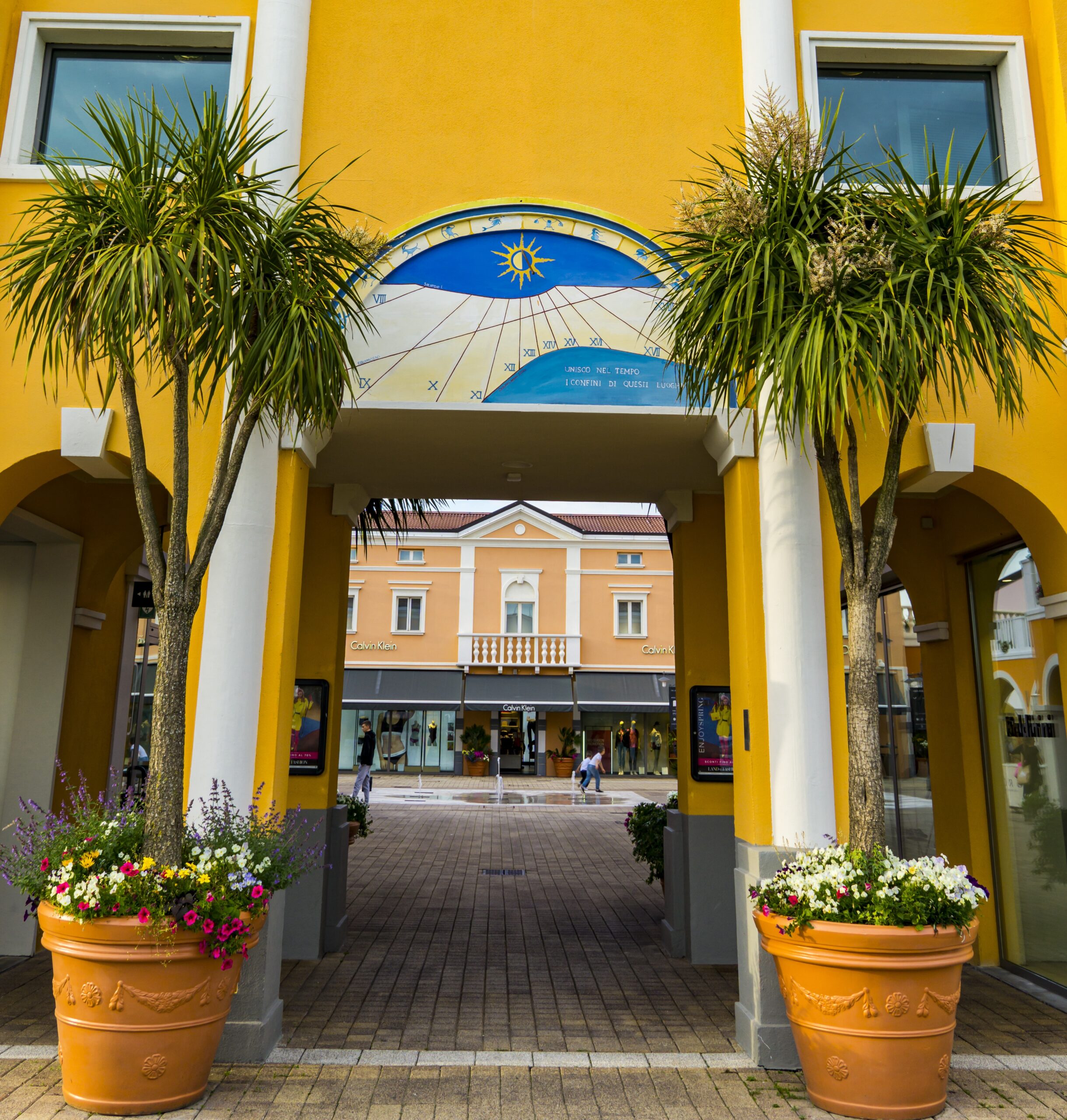 Savills: €1bn flows into factory outlets amid retail recovery - Real ...
